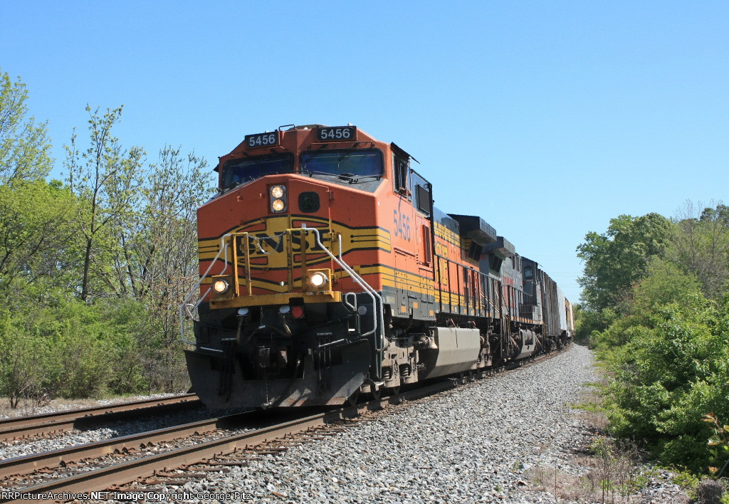 BNSF 5456 with CSX train K534